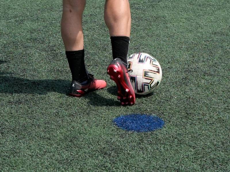 Secretos para dominar el tiro con empeine y potenciar tus disparos en ...