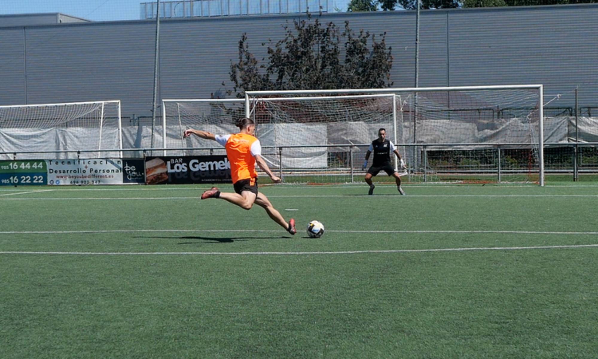 Secretos para dominar el tiro con empeine y potenciar tus disparos en ...