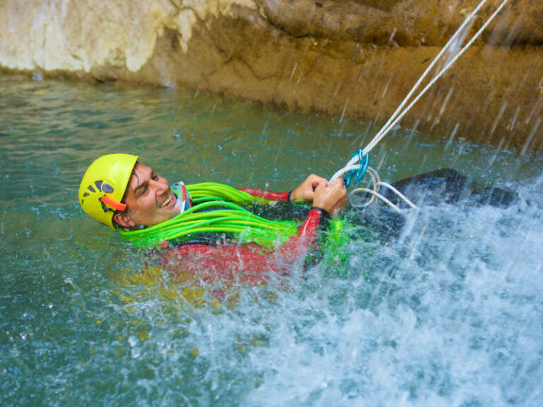 Cómo montar un rápel en 5 pasos: ¡lánzate a la aventura!