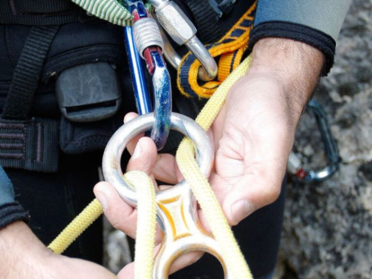 Cómo montar un rápel en 5 pasos: ¡lánzate a la aventura!